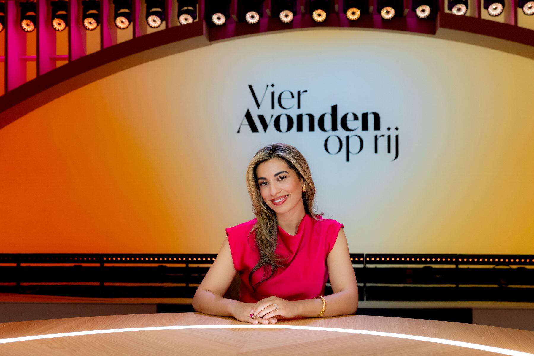 Hila Noorzai presenteert talkshow 'Vier Avonden Op Rij' op NPO 1 | TVvisie