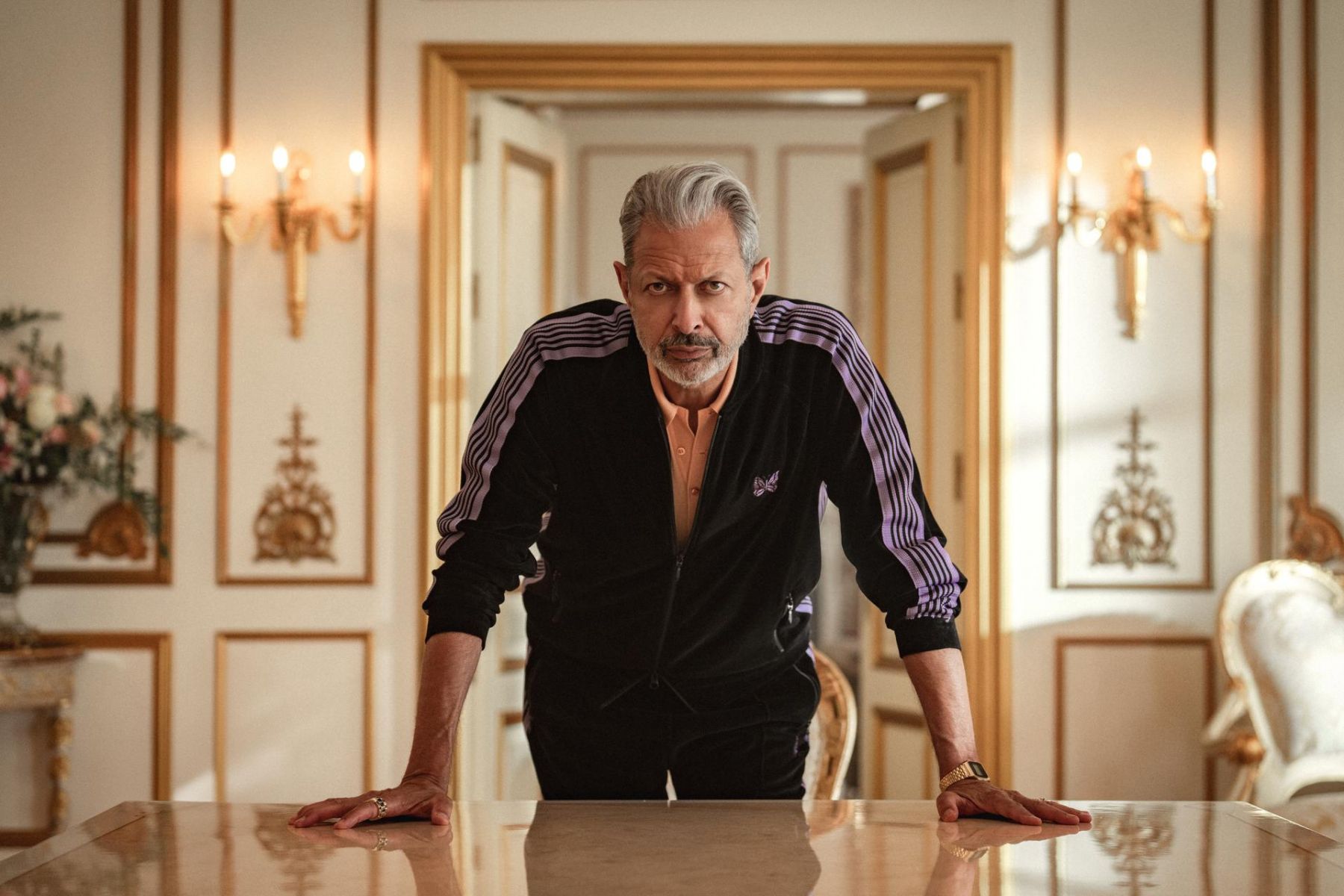 Netflix onthult eerste beelden van 'KAOS' met Jeff Goldblum als Zeus ...