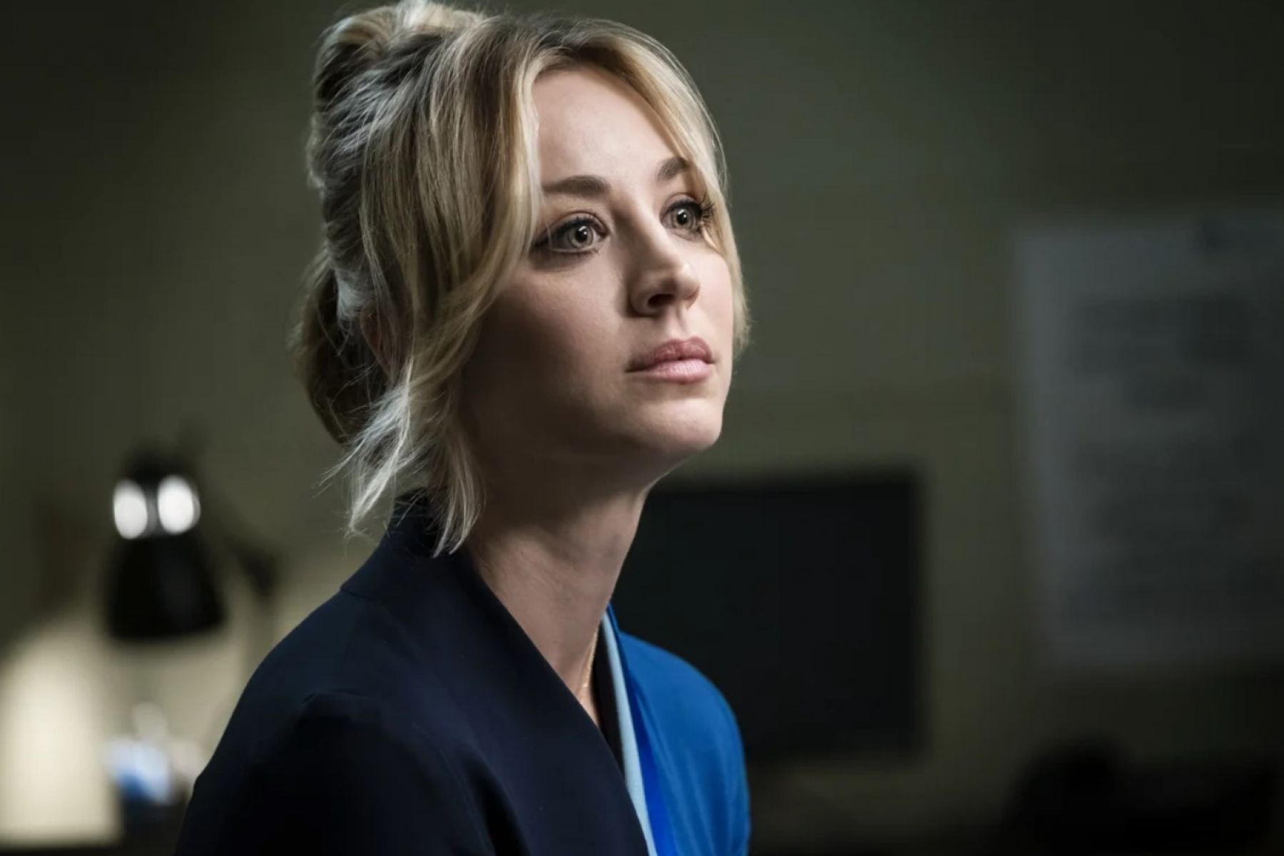 Topserie 'The Flight Attendant' vliegt je woensdagavond binnen | TVvisie