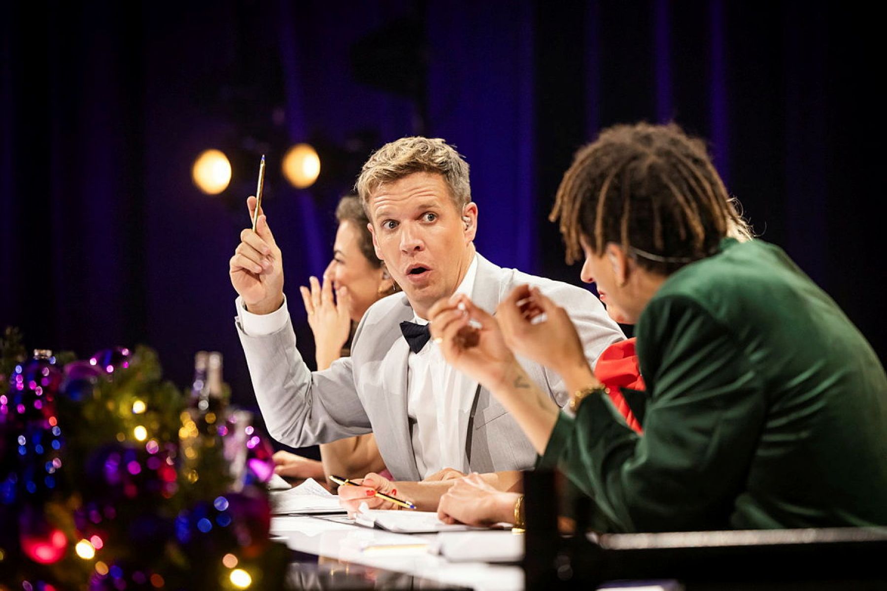 Speurders lijken helemaal zeker te zijn van Bambi in 'The Masked Singer ...