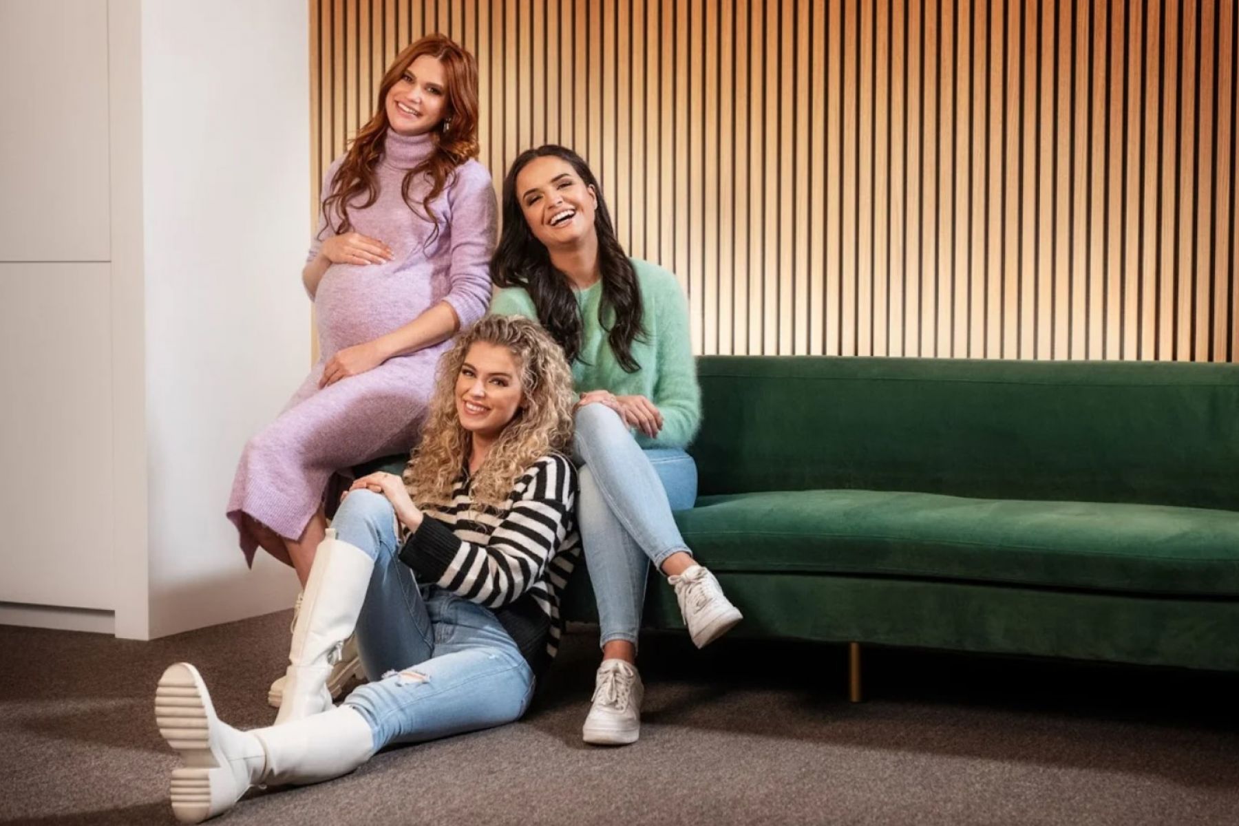 Marthe En Julia Gaan Door Het Dak Tijdens Gender Reveal Van Hanne In